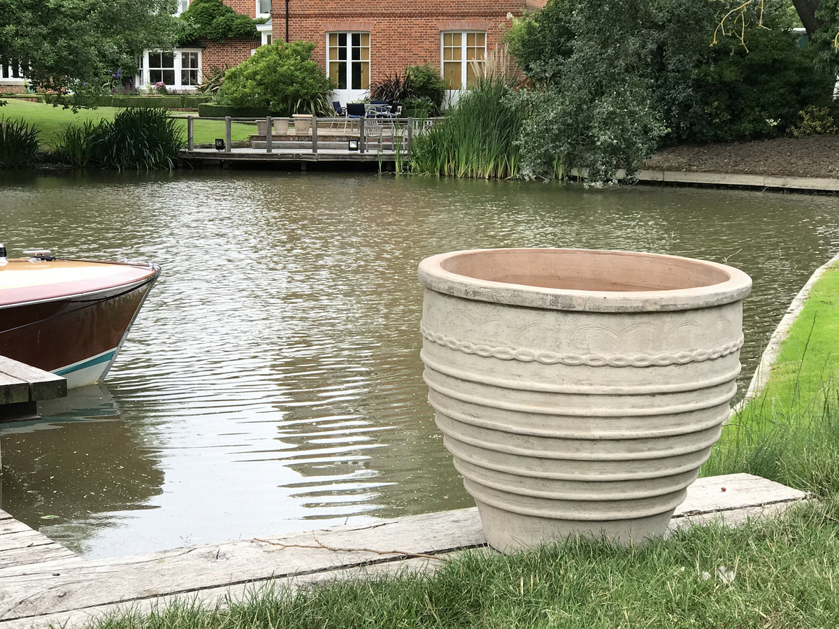 Kefalonia Frostproof Terracotta Planter - Medium – TERRACE & GARDEN